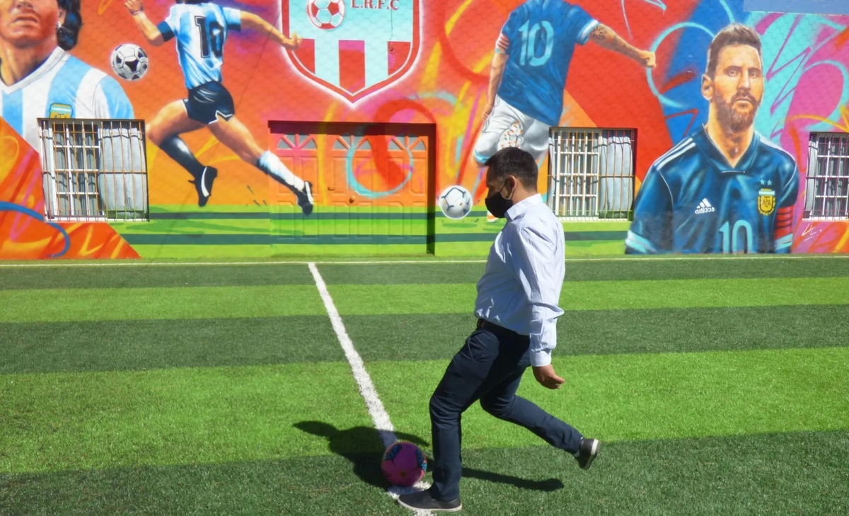 Inauguraron una cancha de fútbol con césped sintético en La Reforma