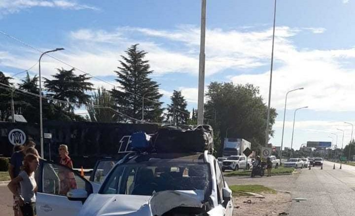 Un Auto Y Un Camión Chocaron En La Ruta Nacional 5