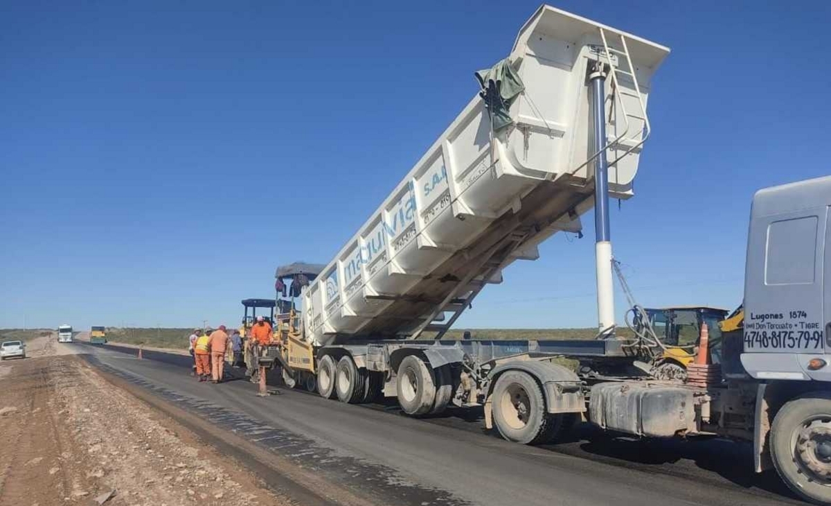 Avanza la obra de asfalto en la ruta nacional Nº 151
