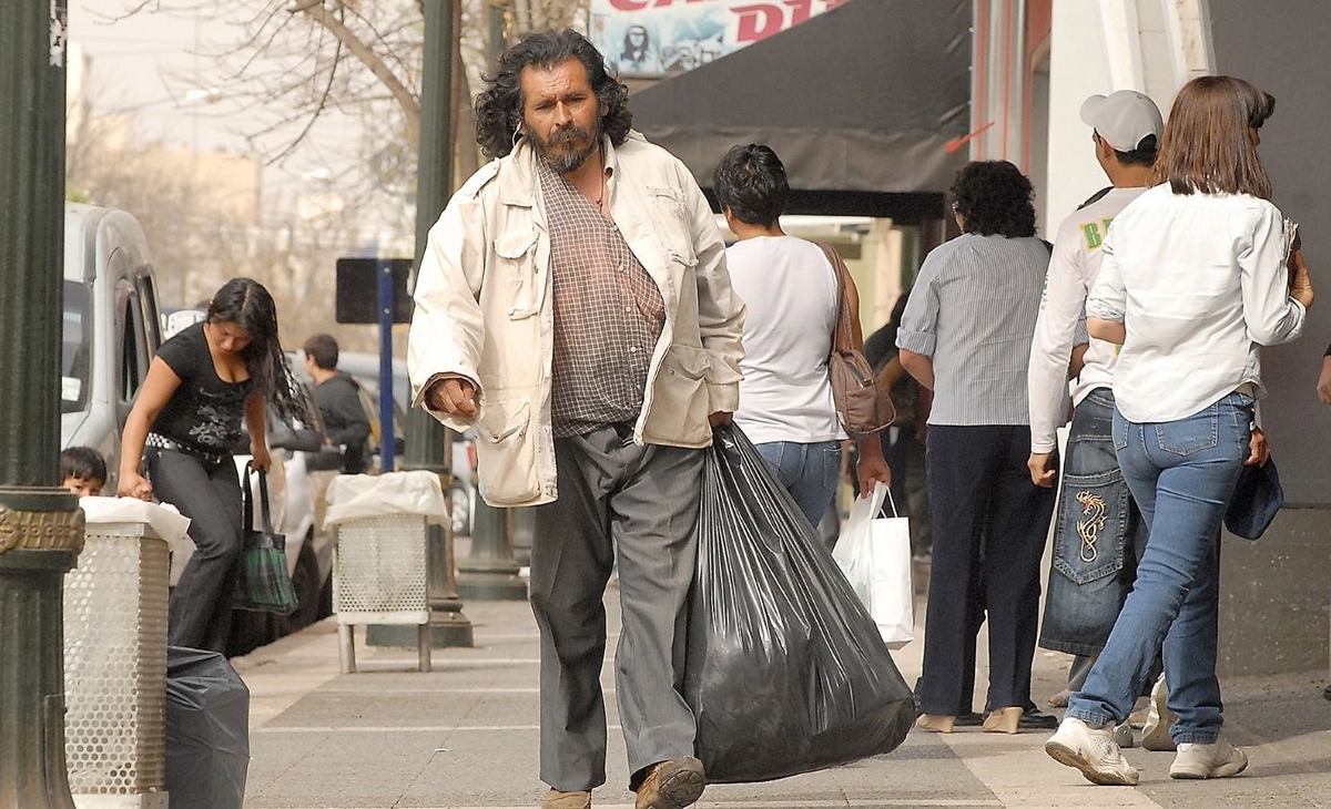 Murió “el linyera de las bolsas negras”, personaje de Santa Rosa