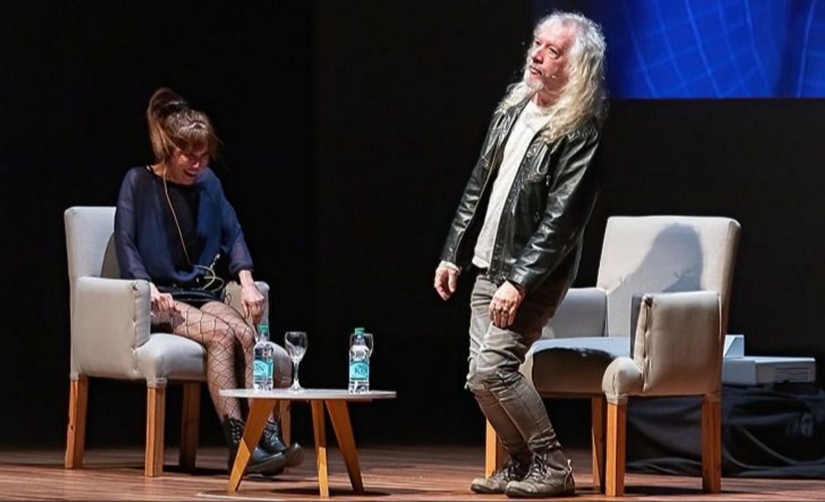 Capusotto trae su humor y reflexiones