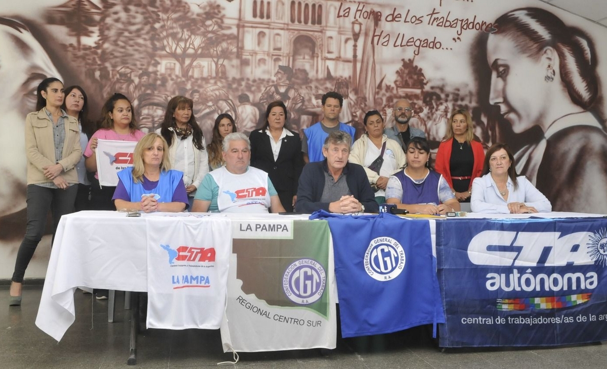 Unidad de las tres centrales obreras: "Deben votar no al DNU"