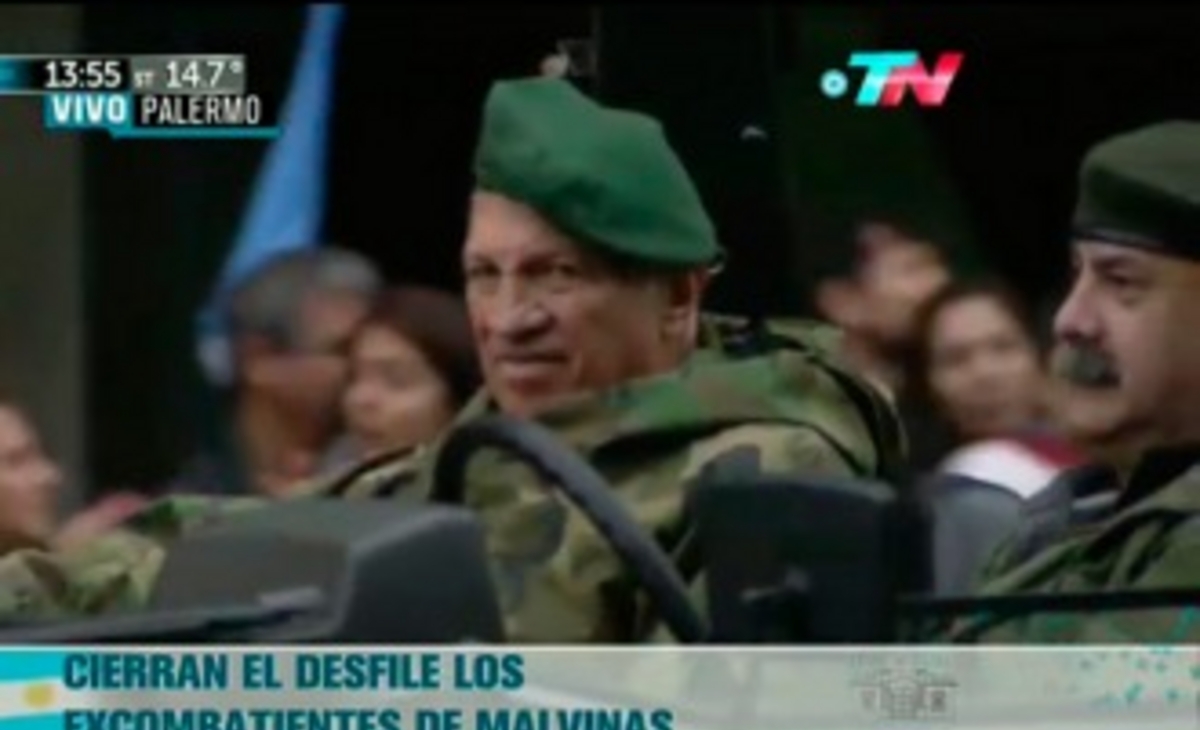 La presencia de Aldo Rico en el desfile del Bicentenario generó ...