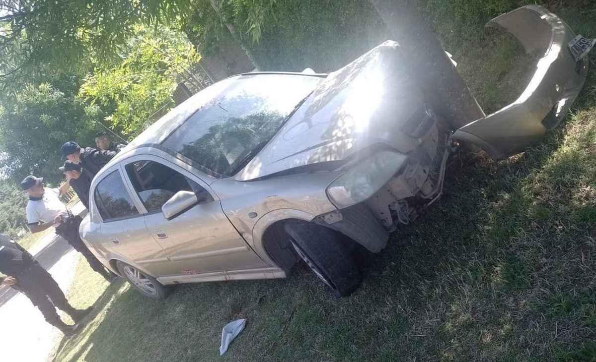 Conducía Ebrio Y Chocó Contra Un árbol