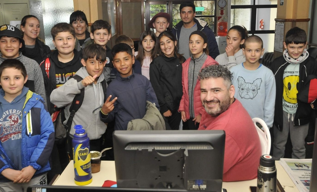 Alumnos de Guatraché visitaron las instalaciones de LA ARENA